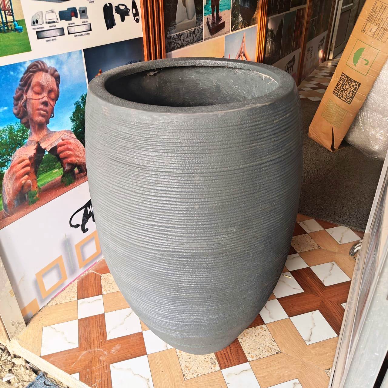 FRP Fiberglass Lined Drum Planter 36” . – FRP SCULPTURE