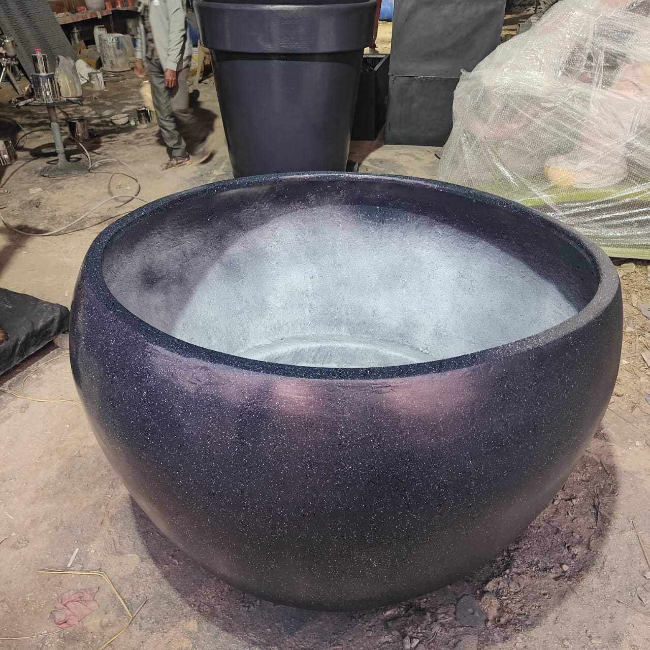 FRP Big Royal Planter – FRP SCULPTURE